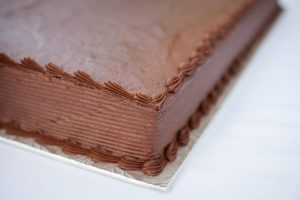 What is a Half Sheet Cake (Sizes, Benefits, Serving Guide)