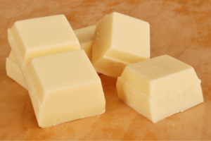 Almond Bark vs Candy Melts (3 Differences Explained)