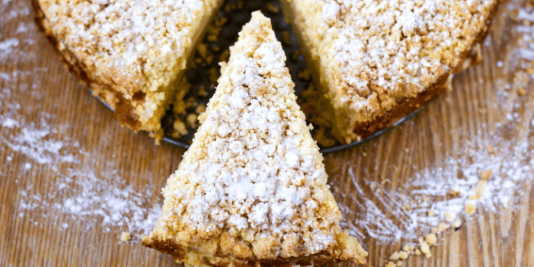 How to Crumb Coat a Cake (8 Simple Steps + Tips)