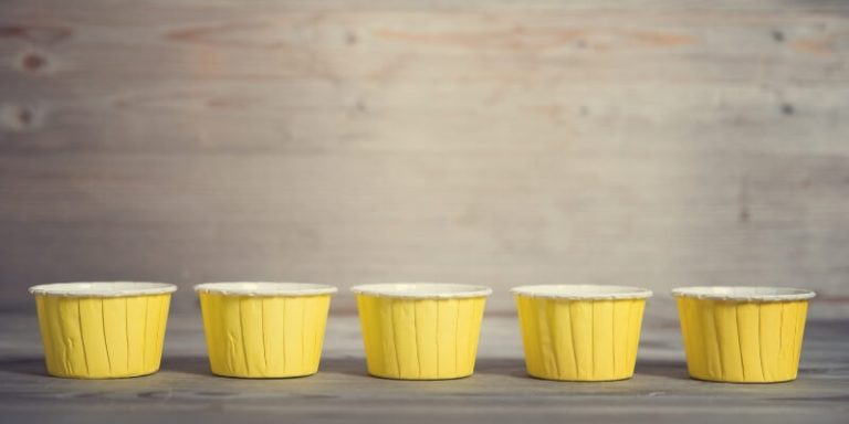 How to Bake Cupcakes without Liners (2 Simple Tricks)