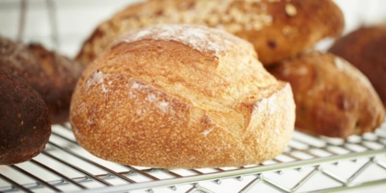 How to Cool Yeast Bread After Baking (4 Steps Guide)