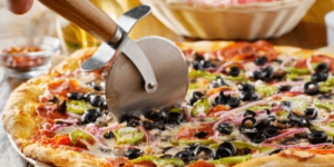 4 Different Ways to Cut Pizza Like a Pro (Tips)