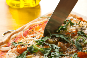 4 Different Ways to Cut Pizza Like a Pro (Tips)