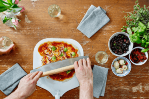 4 Different Ways to Cut Pizza Like a Pro (Tips)