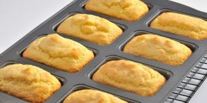 Mini Loaf Pans vs Full Size Baking Time (How to Adjust)