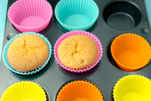 Should You Spray Cupcake Liners (Yes) & How to Spray