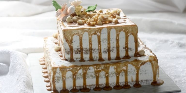 How to Stack a Two Tier Cake in 5 Fool-Proof Steps